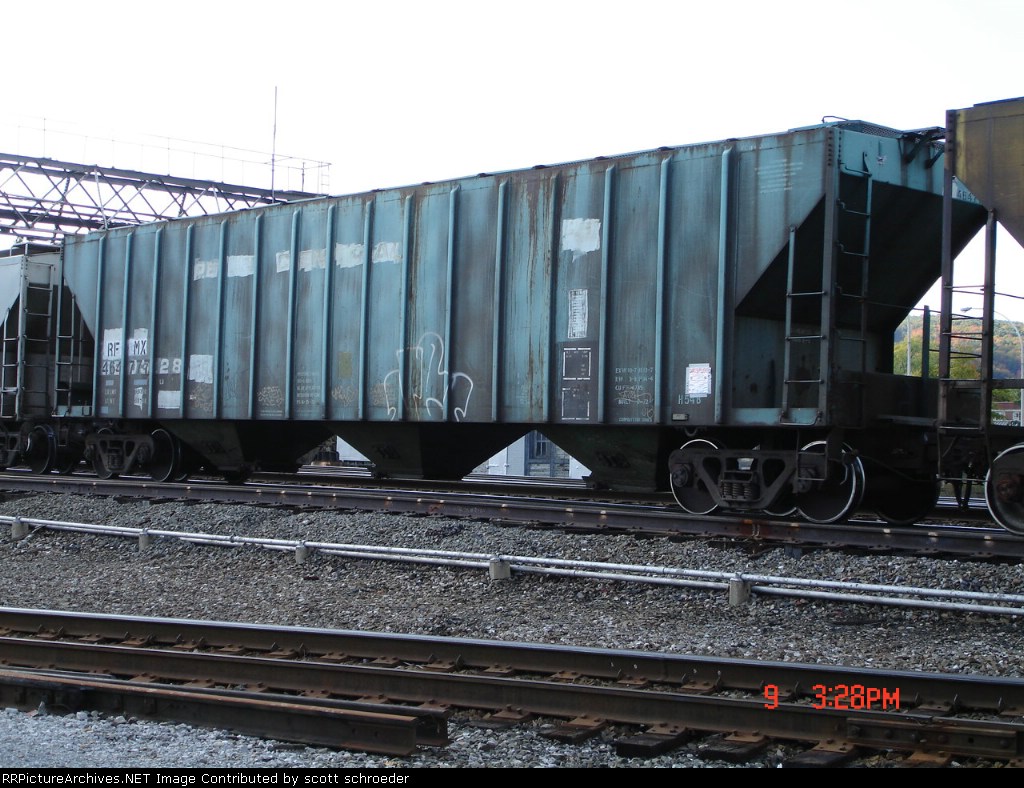 RFMX 464777 Covered Hopper EB